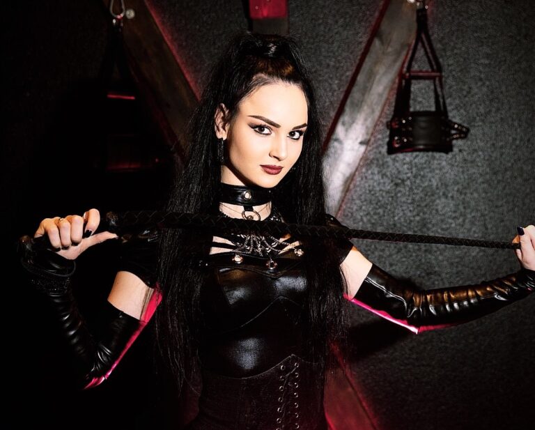 Domina Berlin – Madame Anabelle | Domina.guide Dominaguide