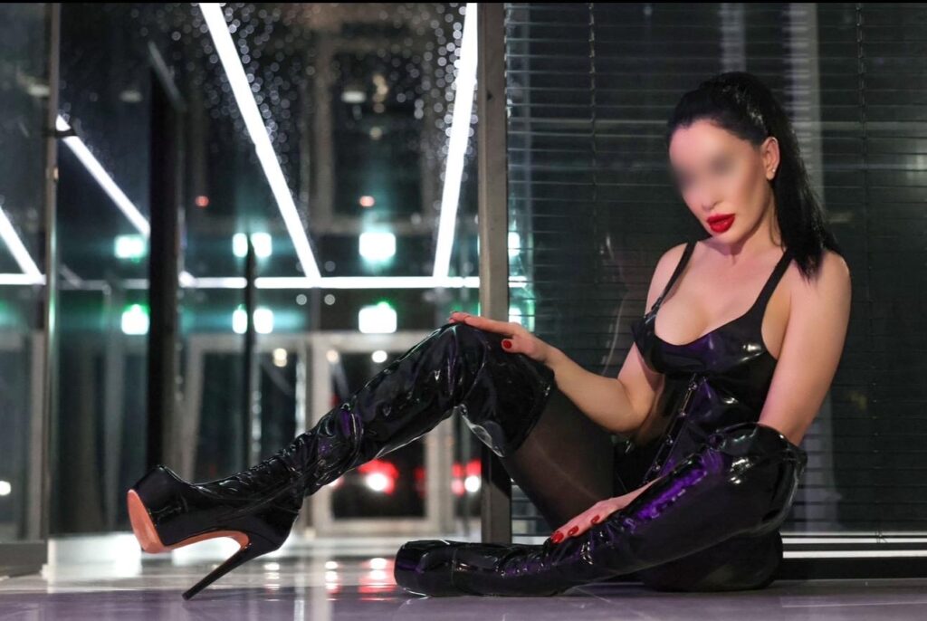 Domina Lady Black Rose in Stuttgart, Hof und Regensburg - Sklavinnen